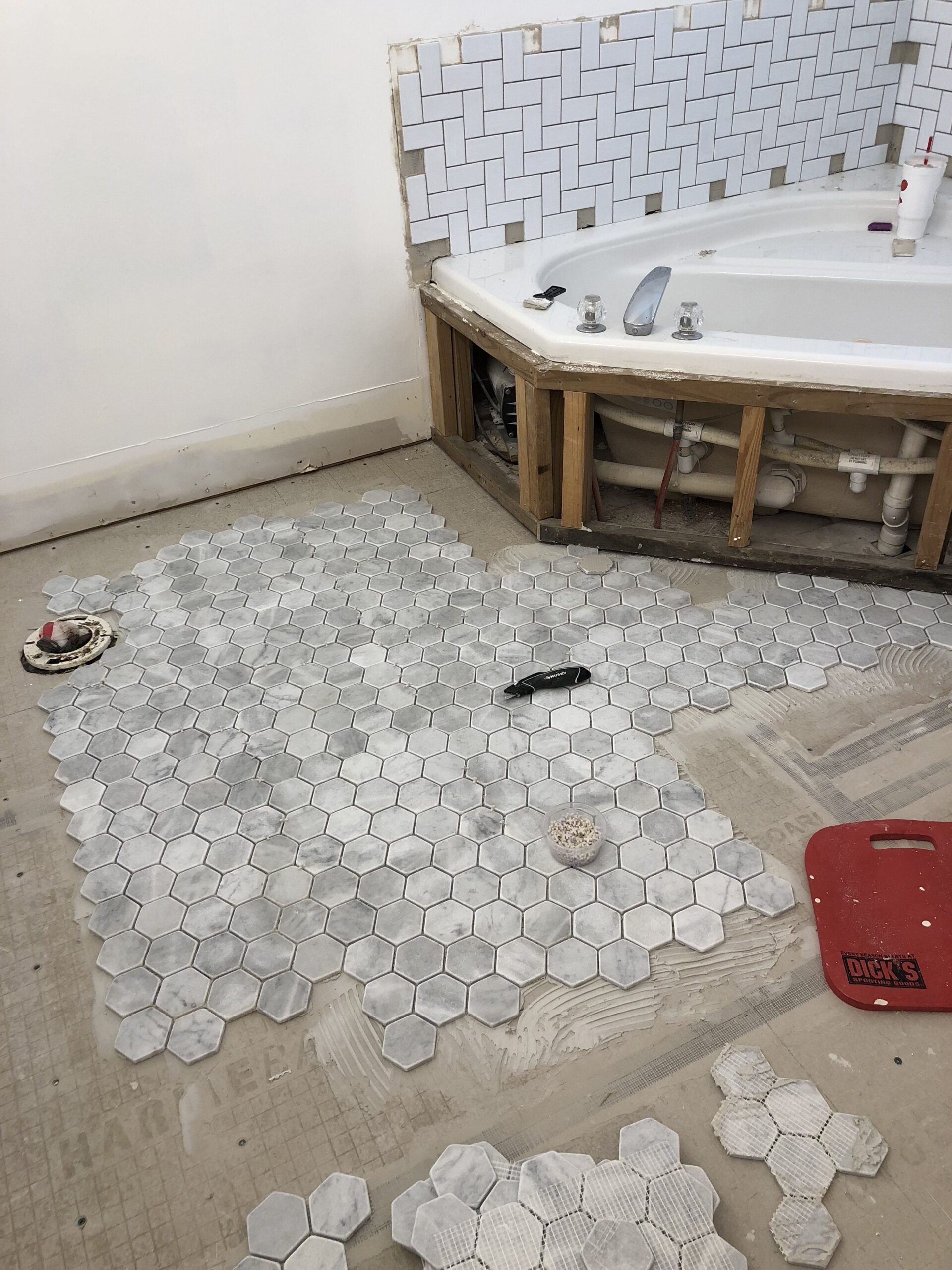 How to install kitchen backsplash tile using adhesive mat instead of ...