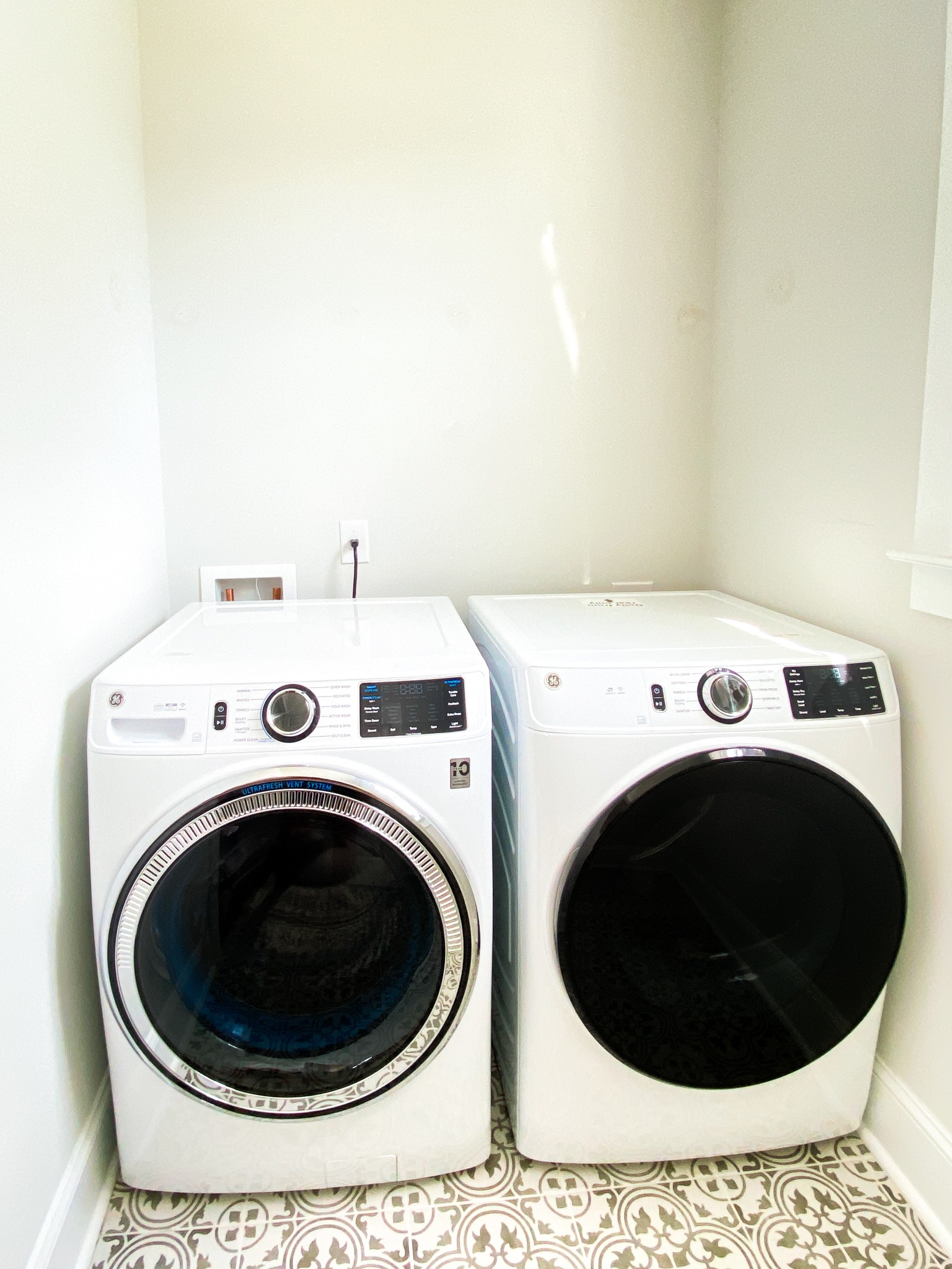 Upgrading our builder laundry room: One Room Challenge Fall 2021 Week 1 ...